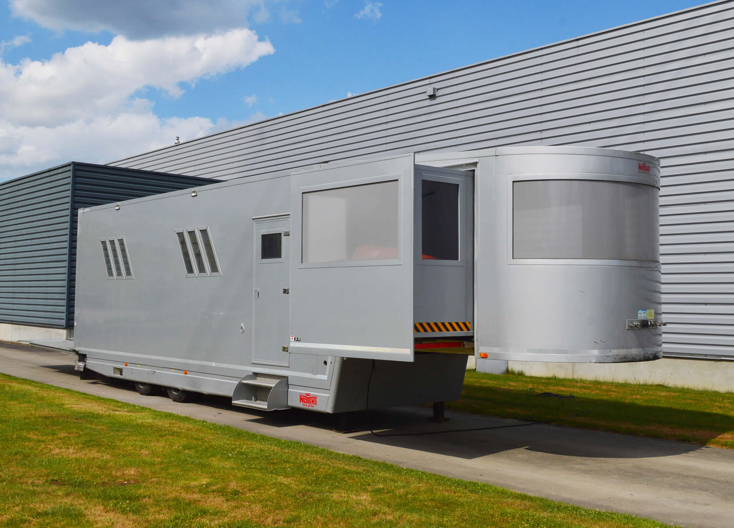 Double expandable truck trailer - A&C Noyens NV │Aanhangwagens ...